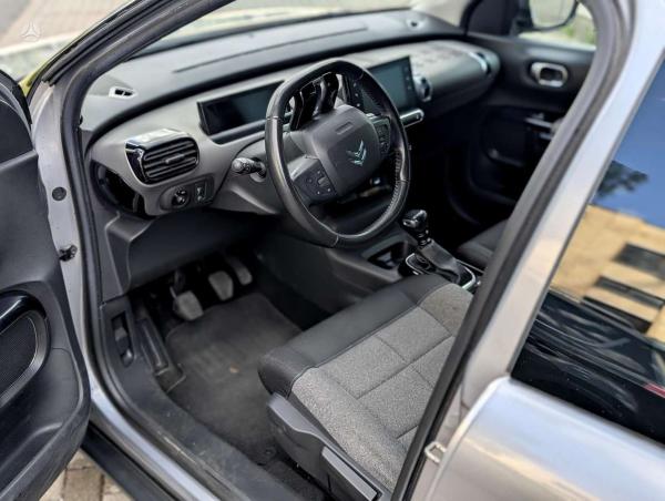 Grey Citroen C4 Cactus 2020 in Vilnius, with an engine capacity of 1.50 L and mileage of 205 thousand km for 7300 €, photo 9 on AUTOMOTO.COM.LV
