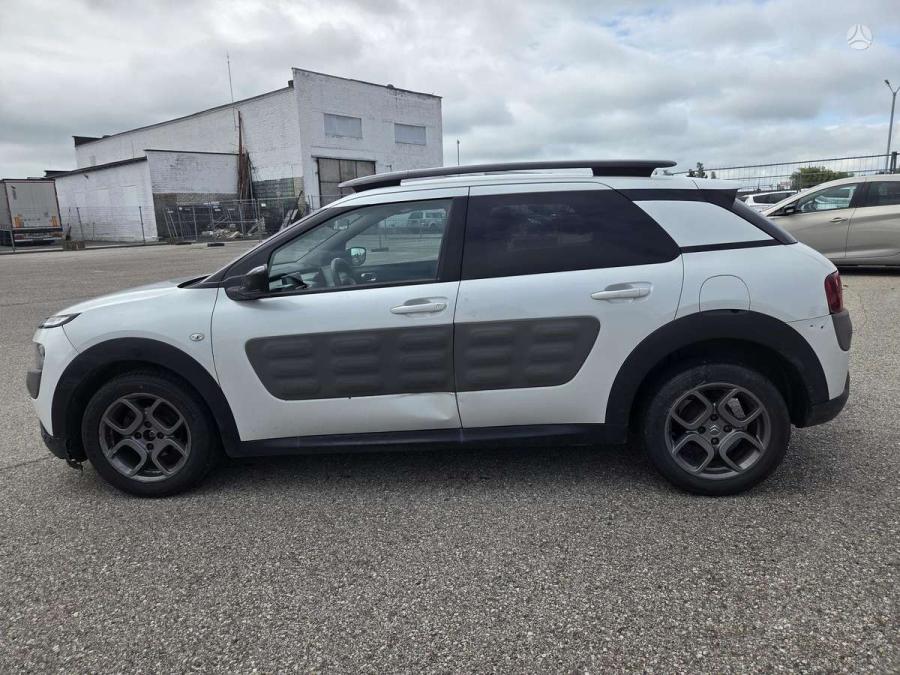 Pelēks Citroen C4 Cactus 2014 Marijampole, ar dzinēja tilpumu 1.20 L un nobraukumu 165 tūkst. km par 1950 €, foto 3 vietnē AUTOMOTO.COM.LV