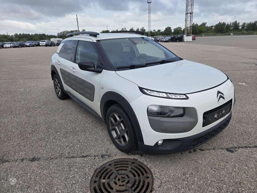 Pelēks Citroen C4 Cactus 2014 Marijampole, ar dzinēja tilpumu 1.20 L un nobraukumu 165 tūkst. km par 1950 €, foto 5 vietnē AUTOMOTO.COM.LV