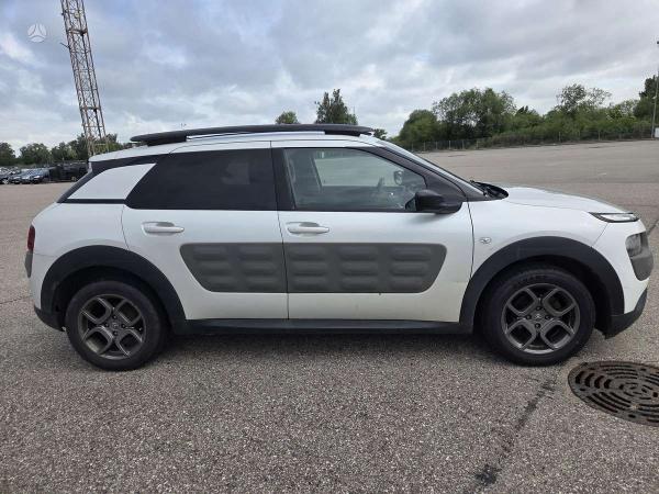 Grey Citroen C4 Cactus 2014 in Marijampole, with an engine capacity of 1.20 L and mileage of 165 thousand km for 1950 €, photo 6 on AUTOMOTO.COM.LV