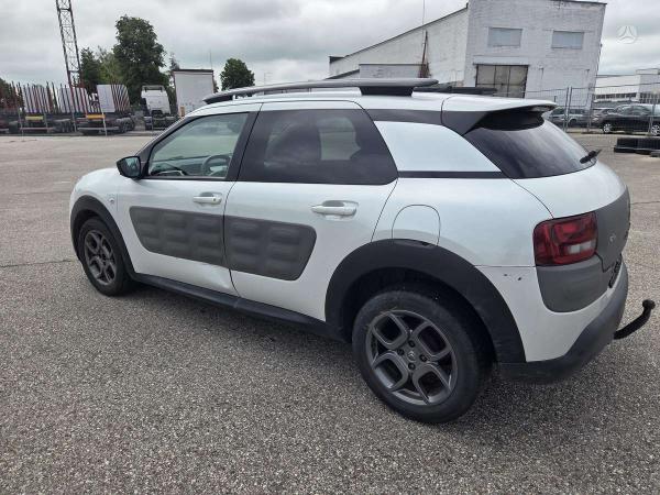 Grey Citroen C4 Cactus 2014 in Marijampole, with an engine capacity of 1.20 L and mileage of 165 thousand km for 1950 €, photo 7 on AUTOMOTO.COM.LV