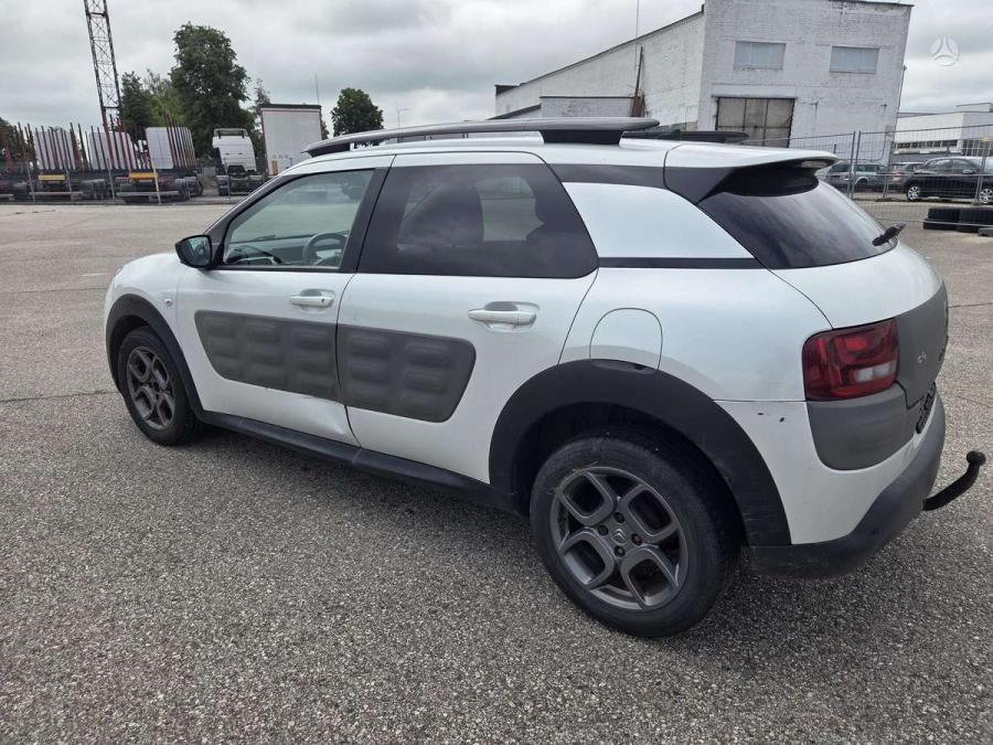 Pelēks Citroen C4 Cactus 2014 Marijampole, ar dzinēja tilpumu 1.20 L un nobraukumu 165 tūkst. km par 1950 €, foto 7 vietnē AUTOMOTO.COM.LV