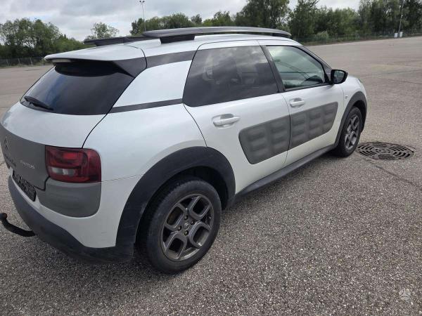 Grey Citroen C4 Cactus 2014 in Marijampole, with an engine capacity of 1.20 L and mileage of 165 thousand km for 1950 €, photo 8 on AUTOMOTO.COM.LV