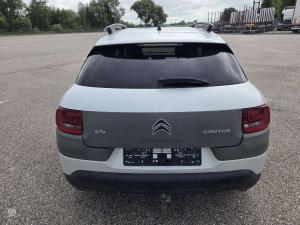 Pelēks Citroen C4 Cactus 2014 Marijampole, ar dzinēja tilpumu 1.20 L un nobraukumu 165 tūkst. km par 1950 €, foto 9 vietnē AUTOMOTO.COM.LV