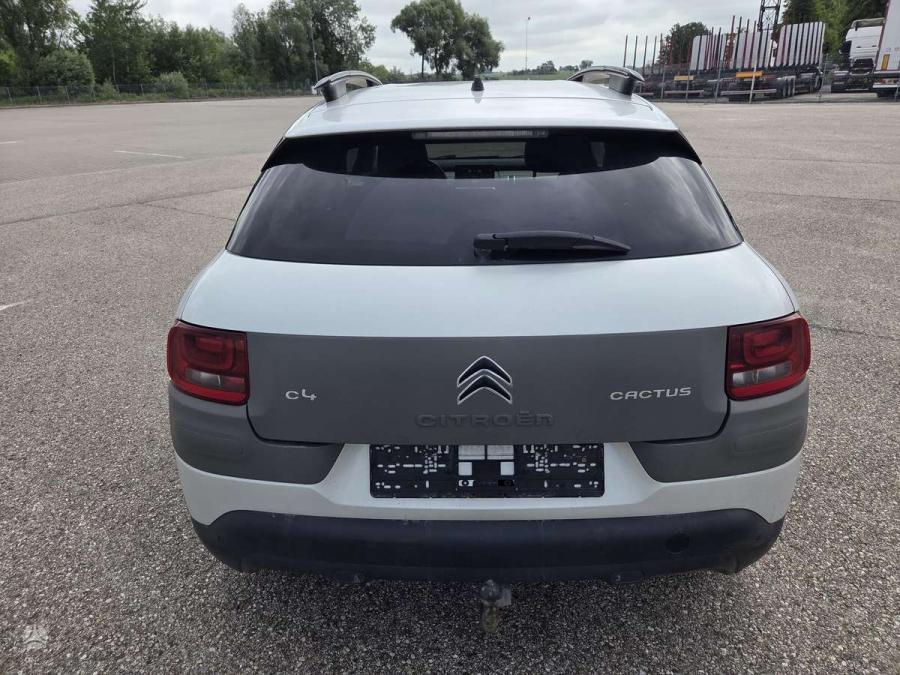 Pelēks Citroen C4 Cactus 2014 Marijampole, ar dzinēja tilpumu 1.20 L un nobraukumu 165 tūkst. km par 1950 €, foto 9 vietnē AUTOMOTO.COM.LV
