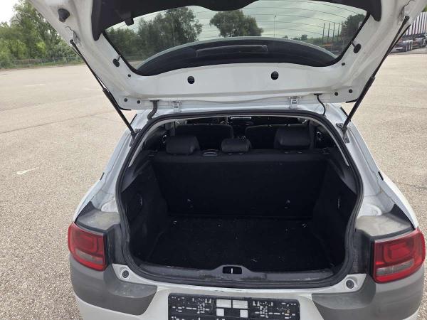 Grey Citroen C4 Cactus 2014 in Marijampole, with an engine capacity of 1.20 L and mileage of 165 thousand km for 1950 €, photo 10 on AUTOMOTO.COM.LV