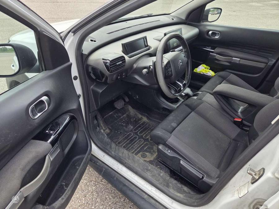 Pelēks Citroen C4 Cactus 2014 Marijampole, ar dzinēja tilpumu 1.20 L un nobraukumu 165 tūkst. km par 1950 €, foto 16 vietnē AUTOMOTO.COM.LV