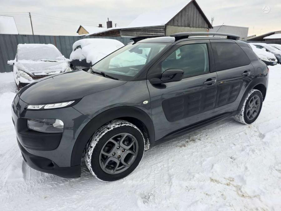 Grey Citroen C4 Cactus 2015 in Taurage, with an engine capacity of 1.20 L and mileage of 170 thousand km for 4600 €, photo 1 on AUTOMOTO.COM.LV