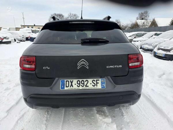 Grey Citroen C4 Cactus 2015 in Taurage, with an engine capacity of 1.20 L and mileage of 170 thousand km for 4600 €, photo 5 on AUTOMOTO.COM.LV