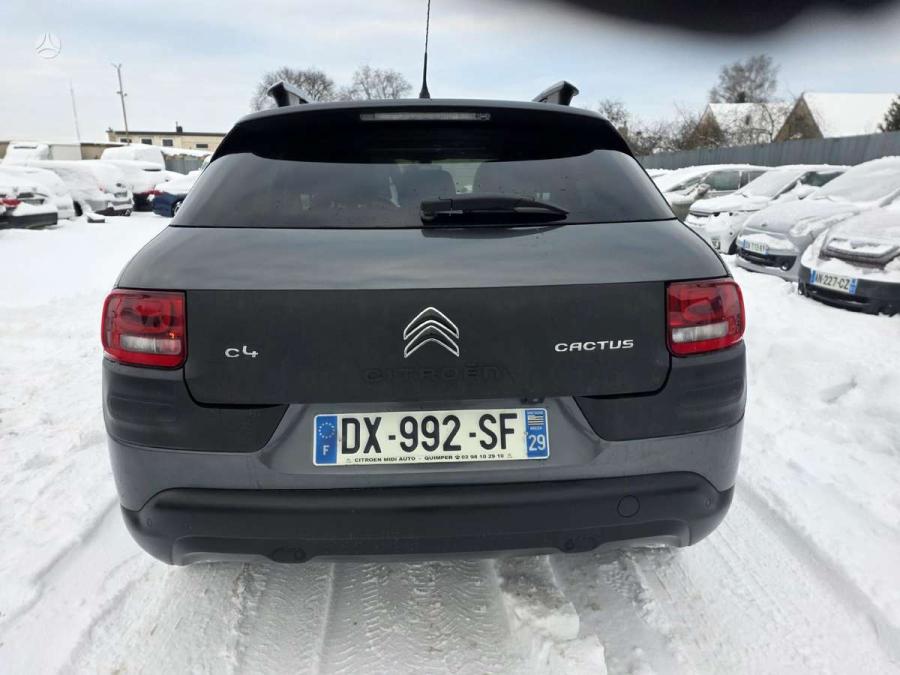 Grey Citroen C4 Cactus 2015 in Taurage, with an engine capacity of 1.20 L and mileage of 170 thousand km for 4600 €, photo 5 on AUTOMOTO.COM.LV