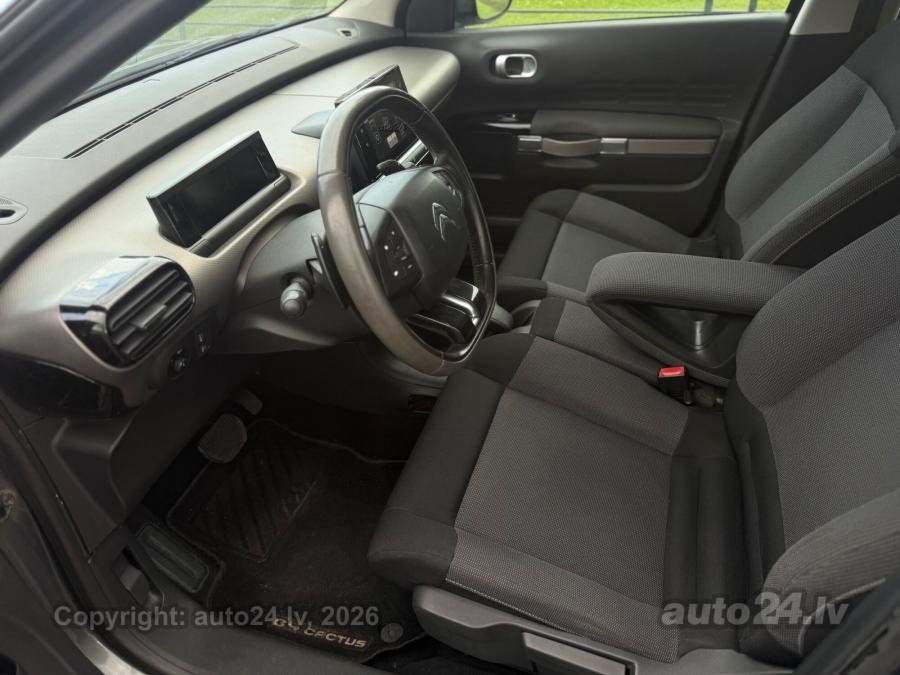 Pelēks Citroen C4 Cactus 2014 Pērnava, ar dzinēja tilpumu 1.20 L un nobraukumu 187 tūkst. km par 6490 €, foto 11 vietnē AUTOMOTO.COM.LV