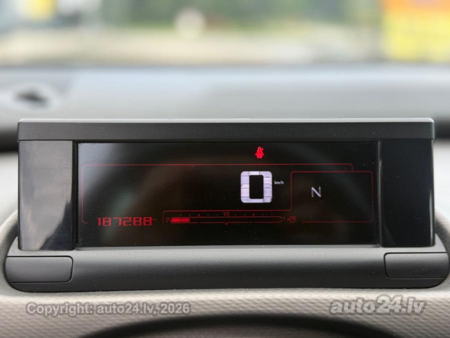 Pelēks Citroen C4 Cactus 2014 Pērnava, ar dzinēja tilpumu 1.20 L un nobraukumu 187 tūkst. km par 6490 €, foto 12 vietnē AUTOMOTO.COM.LV