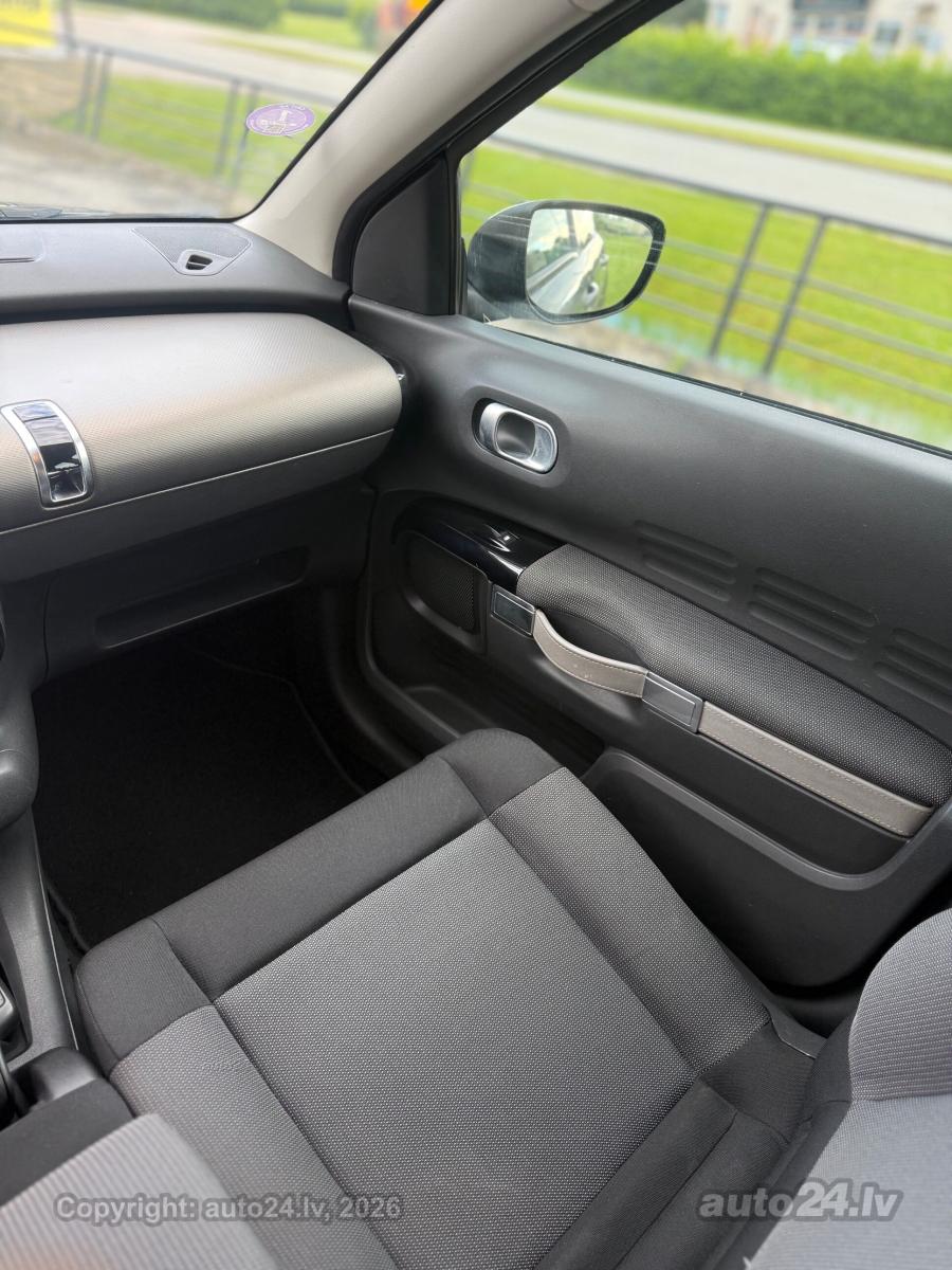 Pelēks Citroen C4 Cactus 2014 Pērnava, ar dzinēja tilpumu 1.20 L un nobraukumu 187 tūkst. km par 6490 €, foto 14 vietnē AUTOMOTO.COM.LV