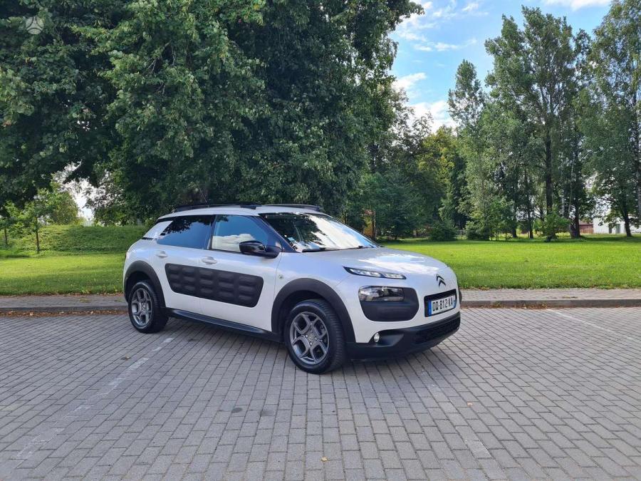 Ситроен C4 Кактус 2015 в Таураге, объемом двигателя 1.20 л и пробегом 167 тыс. км за 4600 €, фото 1 на AUTOMOTO.COM.LV