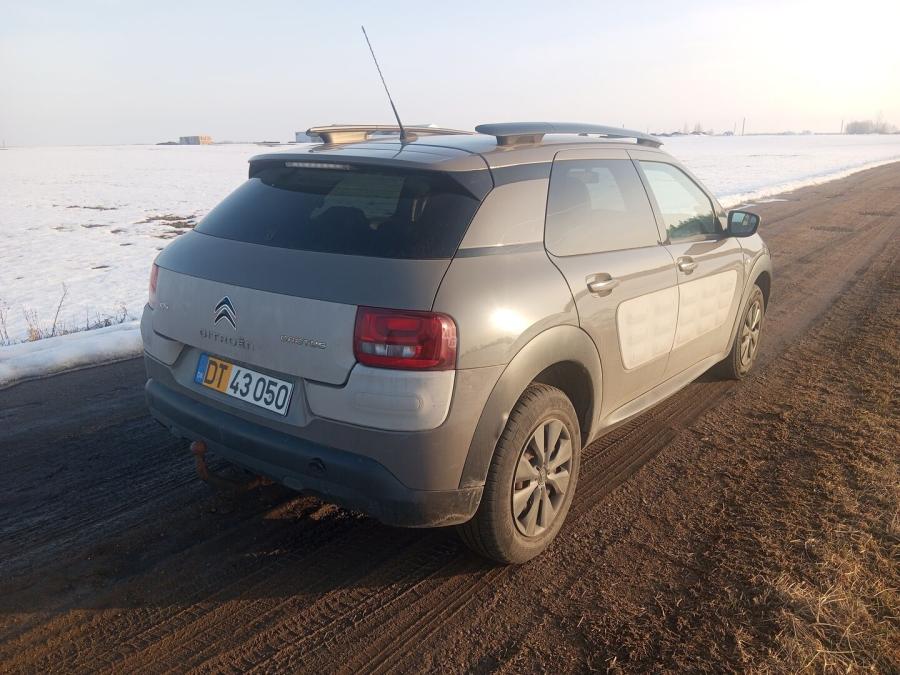 Citroen C4 Cactus 2015 in Vilnius, with an engine capacity of 1.60 L and mileage of 307 thousand km for 3200 €, photo 3 on AUTOMOTO.COM.LV
