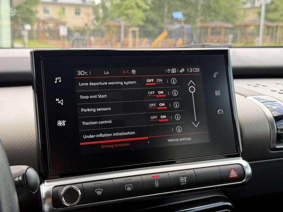 Sarkans Citroen C4 Cactus 2019 Viļņa, ar dzinēja tilpumu 1.20 L un nobraukumu 97 tūkst. km par 8500 €, foto 24 vietnē AUTOMOTO.COM.LV