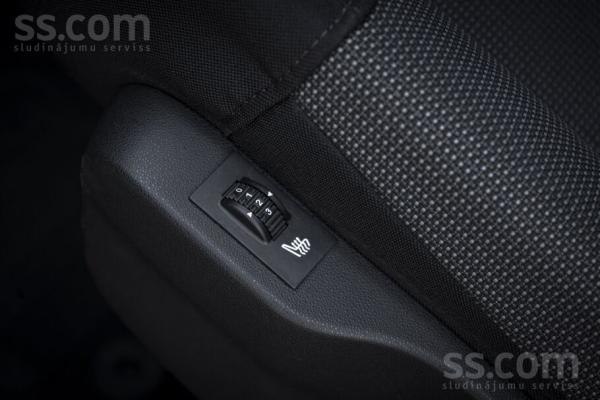 Red Citroen C4 Cactus 2019 in Riga, with an engine capacity of 1.20 L and mileage of 133 thousand km for 7990 €, photo 10 on AUTOMOTO.COM.LV