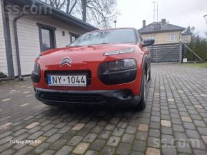 Red Citroen C4 Cactus 2015 in Cesis, with an engine capacity of 1.20 L and mileage of 167 thousand km for 5250 €, photo 3 on AUTOMOTO.COM.LV
