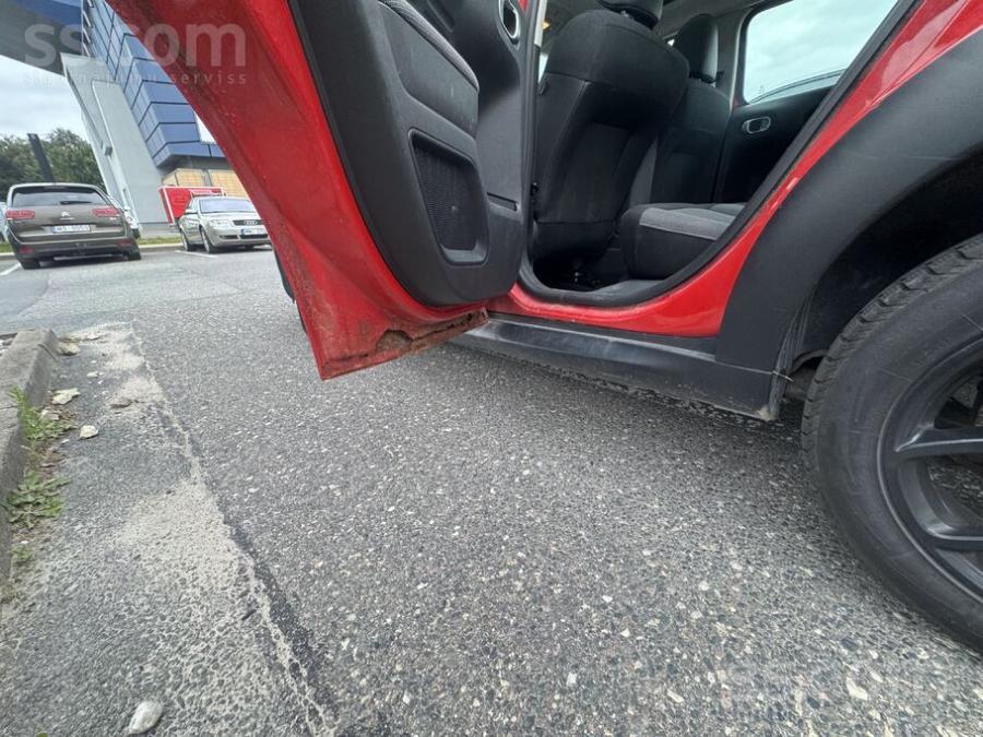 Sarkans Citroen C4 Cactus 2015 Rīga, ar dzinēja tilpumu 1.60 L un nobraukumu 268 tūkst. km par 3500 €, foto 17 vietnē AUTOMOTO.COM.LV