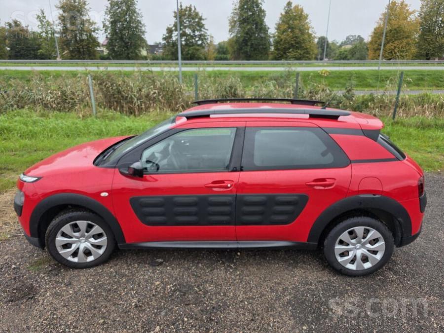Red Citroen C4 Cactus 2015 in Ogre, with an engine capacity of 1.20 L and mileage of 128 thousand km for 4990 €, photo 4 on AUTOMOTO.COM.LV