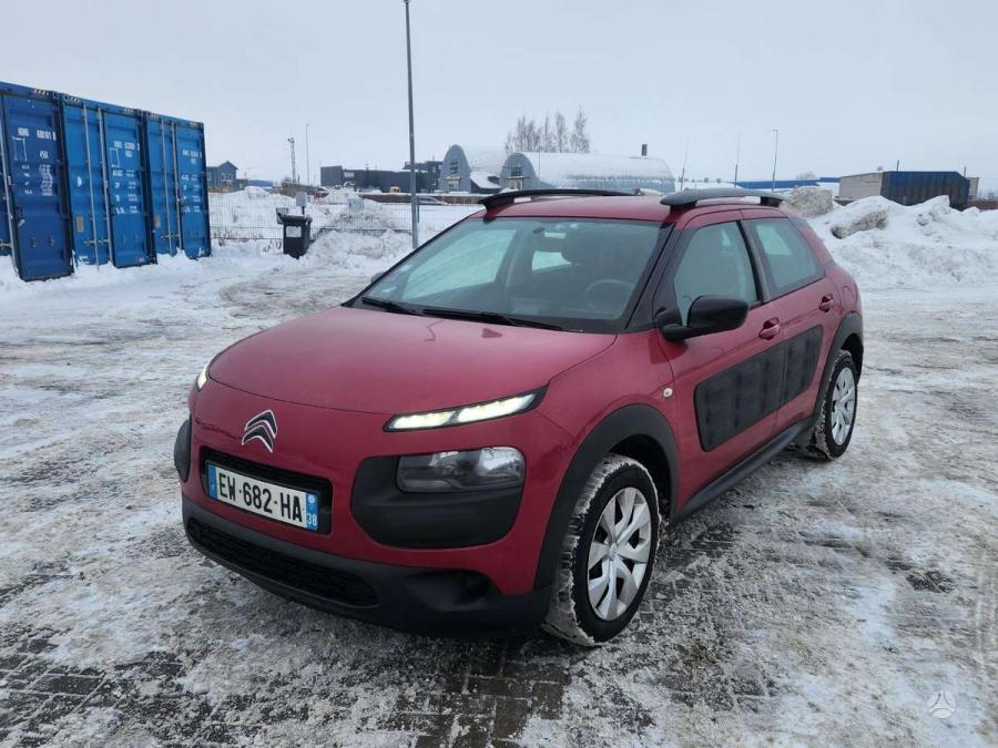 Red Citroen C4 Cactus 2017 in Taurage, with an engine capacity of 1.20 L and mileage of 115 thousand km for 5200 €, photo 2 on AUTOMOTO.COM.LV