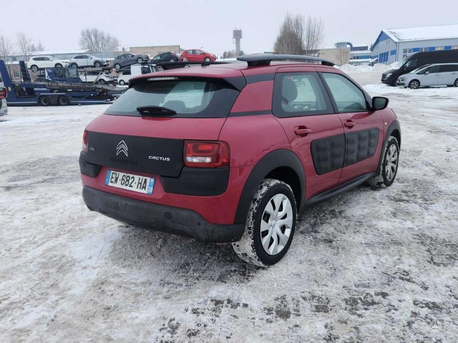Red Citroen C4 Cactus 2017 in Taurage, with an engine capacity of 1.20 L and mileage of 115 thousand km for 5200 €, photo 8 on AUTOMOTO.COM.LV