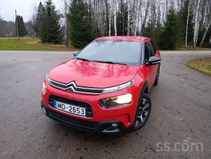 Sarkans Citroen C4 Cactus 2019 Rīga, ar dzinēja tilpumu 1.20 L un nobraukumu 131 tūkst. km par 9500 €, foto  vietnē AUTOMOTO.COM.LV