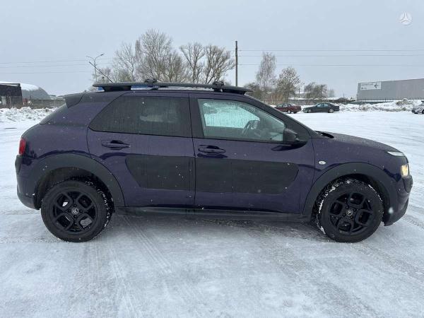 Violet Citroen C4 Cactus 2014 in Marijampole, with an engine capacity of 1.56 L and mileage of 211 thousand km for 4700 €, photo 4 on AUTOMOTO.COM.LV
