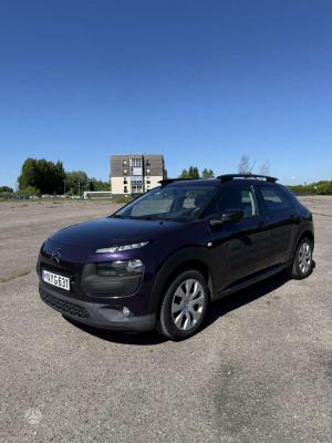Violets Citroen C4 Cactus 2015 Palanga, ar dzinēja tilpumu 1.20 L un nobraukumu 142 tūkst. km par 5200 €, foto  vietnē AUTOMOTO.COM.LV