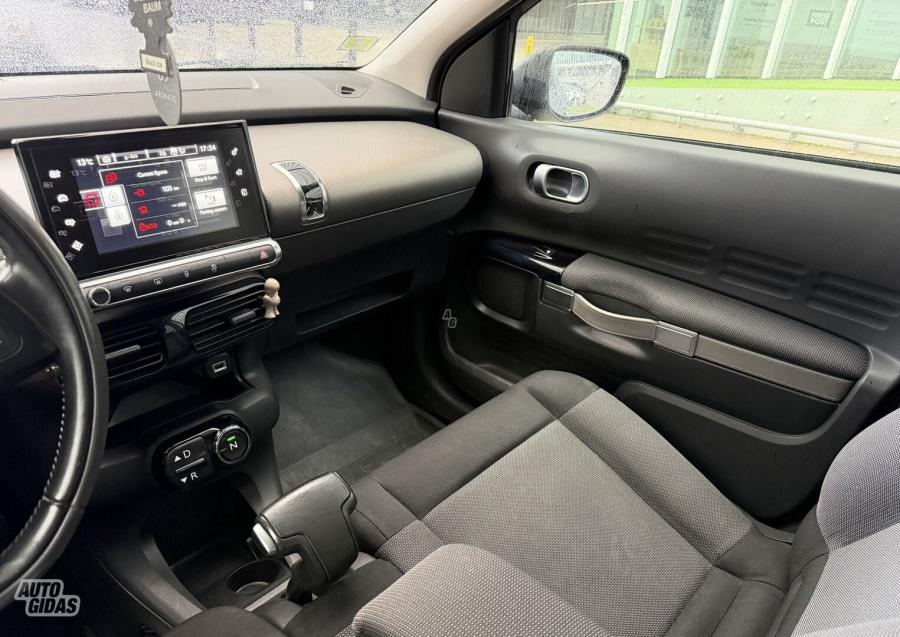 Violet Citroen C4 Cactus 2015 in Vilnius, with an engine capacity of 1.20 L and mileage of 179 thousand km for 4650 €, photo 9 on AUTOMOTO.COM.LV
