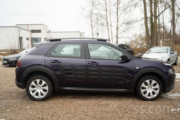 Violets Citroen C4 Cactus 2016 Liepāja, ar dzinēja tilpumu 1.20 L un nobraukumu 142 tūkst. km par 5800 €, foto 4 vietnē AUTOMOTO.COM.LV