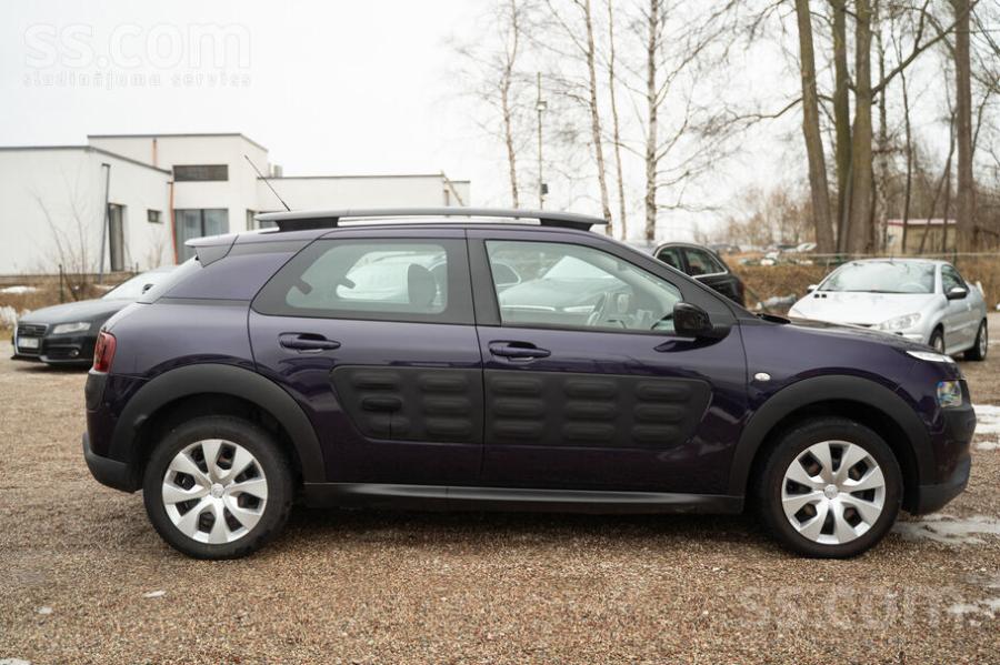 Violets Citroen C4 Cactus 2016 Liepāja, ar dzinēja tilpumu 1.20 L un nobraukumu 142 tūkst. km par 5800 €, foto 5 vietnē AUTOMOTO.COM.LV