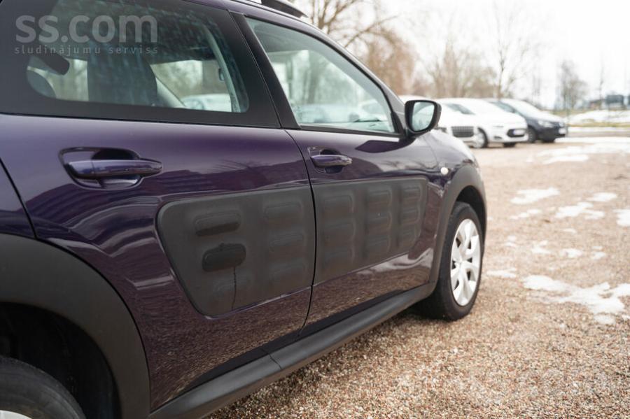 Violets Citroen C4 Cactus 2016 Liepāja, ar dzinēja tilpumu 1.20 L un nobraukumu 142 tūkst. km par 5800 €, foto 12 vietnē AUTOMOTO.COM.LV