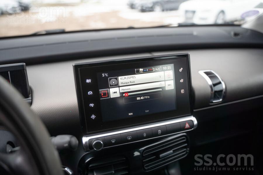 Violets Citroen C4 Cactus 2016 Liepāja, ar dzinēja tilpumu 1.20 L un nobraukumu 142 tūkst. km par 5800 €, foto 24 vietnē AUTOMOTO.COM.LV
