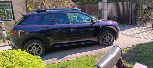 Violets Citroen C4 Cactus 2016 Panevēža, ar dzinēja tilpumu 1.60 L un nobraukumu 181 tūkst. km par 6200 €, foto 3 vietnē AUTOMOTO.COM.LV