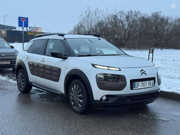White Citroen C4 Cactus 2014 in Vilnius, with an engine capacity of 1.56 L and mileage of 247 thousand km for 6400 €, photo 6 on AUTOMOTO.COM.LV