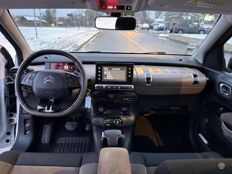 Balts Citroen C4 Cactus 2014 Viļņa, ar dzinēja tilpumu 1.56 L un nobraukumu 247 tūkst. km par 6400 €, foto 10 vietnē AUTOMOTO.COM.LV