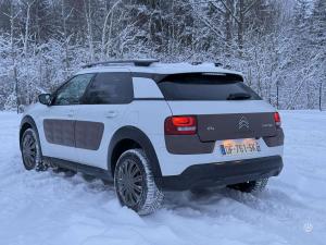 Balts Citroen C4 Cactus 2014 Viļņa, ar dzinēja tilpumu 1.56 L un nobraukumu 247 tūkst. km par 6400 €, foto 3 vietnē AUTOMOTO.COM.LV
