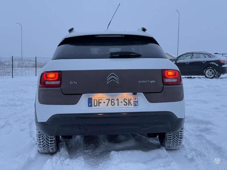 Balts Citroen C4 Cactus 2014 Viļņa, ar dzinēja tilpumu 1.56 L un nobraukumu 247 tūkst. km par 6400 €, foto 4 vietnē AUTOMOTO.COM.LV