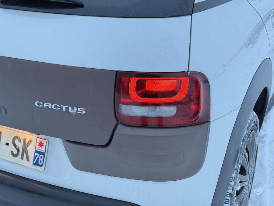 Balts Citroen C4 Cactus 2014 Viļņa, ar dzinēja tilpumu 1.56 L un nobraukumu 247 tūkst. km par 6400 €, foto 6 vietnē AUTOMOTO.COM.LV