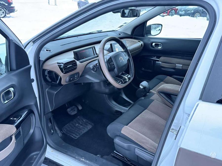 Balts Citroen C4 Cactus 2014 Viļņa, ar dzinēja tilpumu 1.56 L un nobraukumu 247 tūkst. km par 6400 €, foto 10 vietnē AUTOMOTO.COM.LV