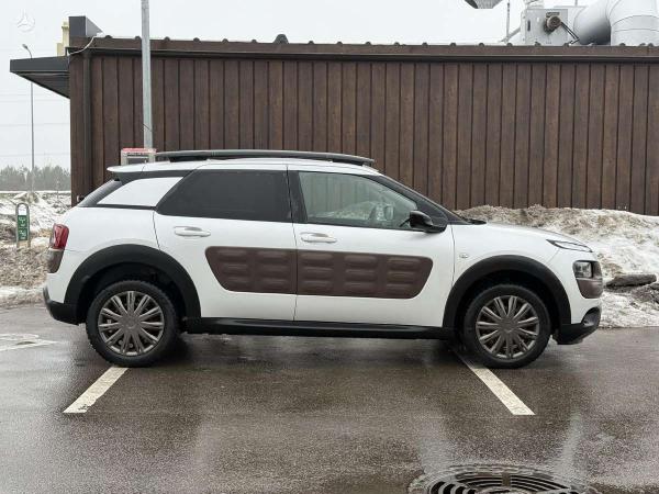 Balts Citroen C4 Cactus 2014 Viļņa, ar dzinēja tilpumu 1.56 L un nobraukumu 247 tūkst. km par 6400 €, foto 7 vietnē AUTOMOTO.COM.LV