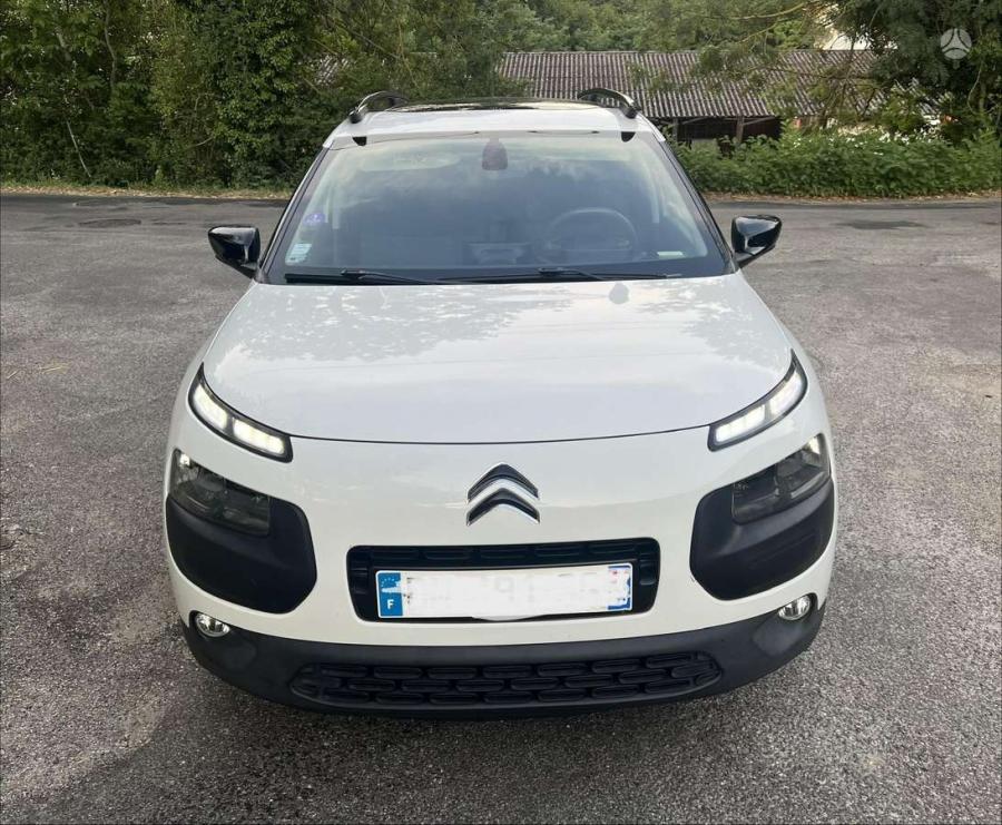 White Citroen C4 Cactus 2014 in Taurage, with an engine capacity of 1.20 L and mileage of 91 thousand km for 4500 €, photo 6 on AUTOMOTO.COM.LV