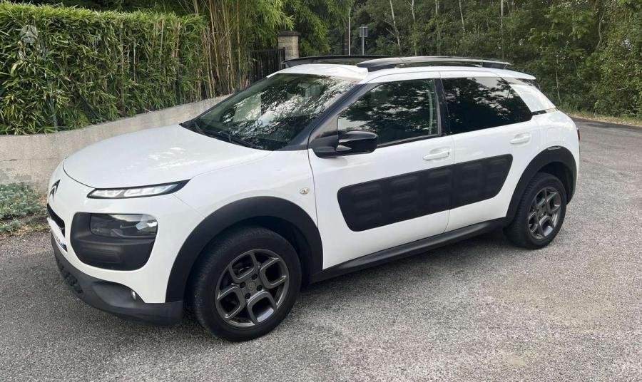 White Citroen C4 Cactus 2014 in Taurage, with an engine capacity of 1.20 L and mileage of 91 thousand km for 4500 €, photo 7 on AUTOMOTO.COM.LV