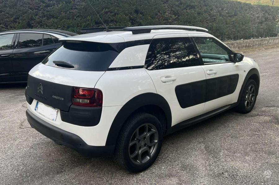 White Citroen C4 Cactus 2014 in Taurage, with an engine capacity of 1.20 L and mileage of 91 thousand km for 4500 €, photo 10 on AUTOMOTO.COM.LV