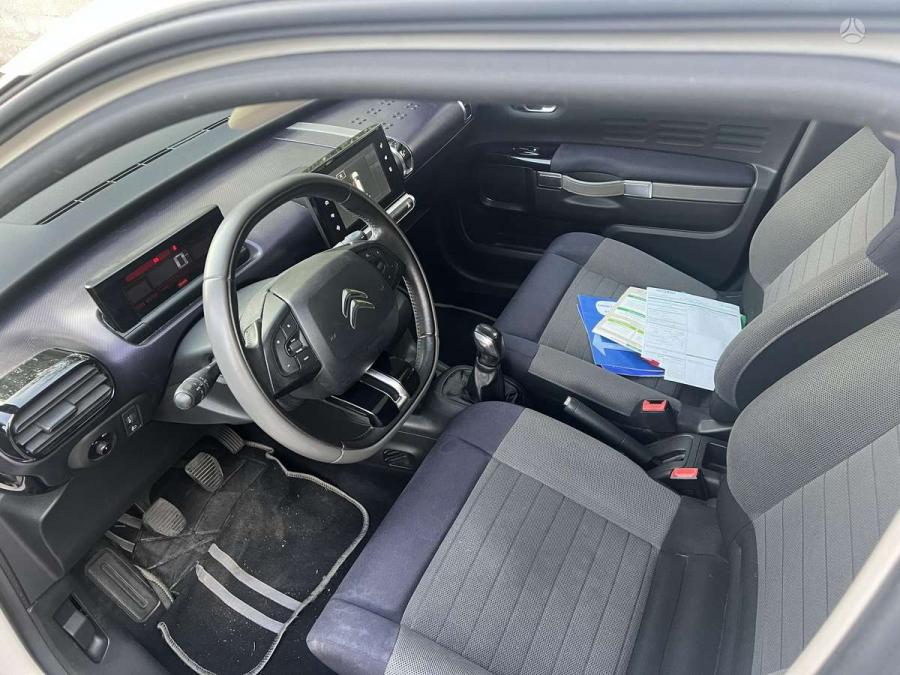 White Citroen C4 Cactus 2014 in Taurage, with an engine capacity of 1.20 L and mileage of 91 thousand km for 4500 €, photo 13 on AUTOMOTO.COM.LV