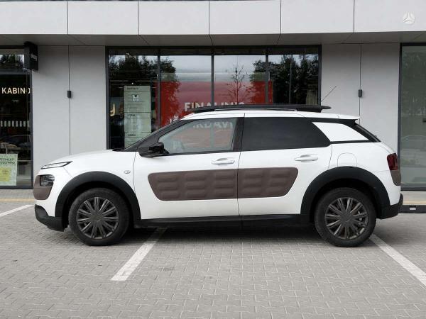 White Citroen C4 Cactus 2014 in Vilnius, with an engine capacity of 1.56 L and mileage of 247 thousand km for 6200 €, photo 2 on AUTOMOTO.COM.LV