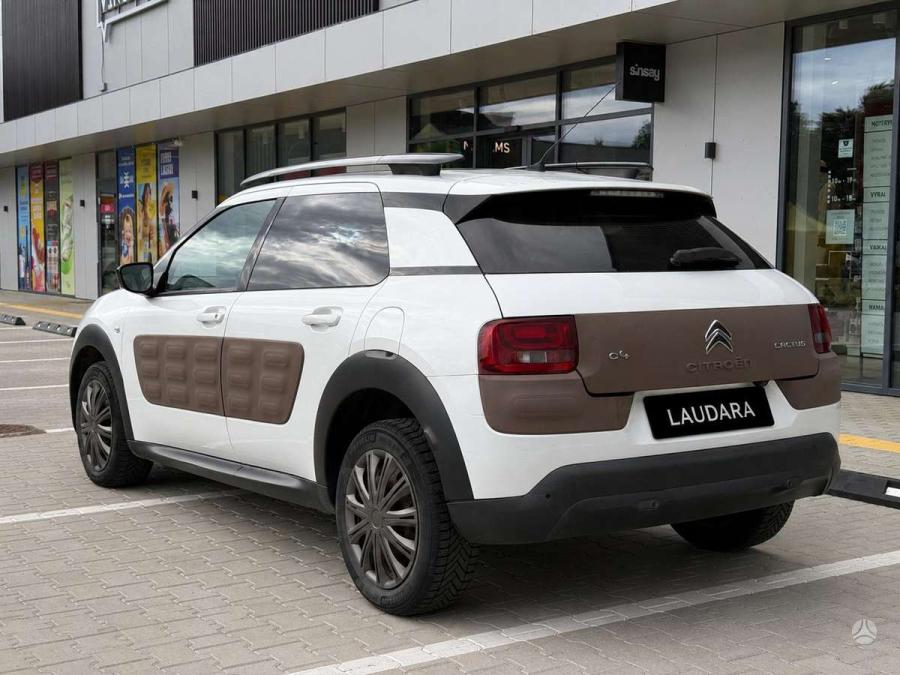 Balts Citroen C4 Cactus 2014 Viļņa, ar dzinēja tilpumu 1.56 L un nobraukumu 247 tūkst. km par 6200 €, foto 4 vietnē AUTOMOTO.COM.LV