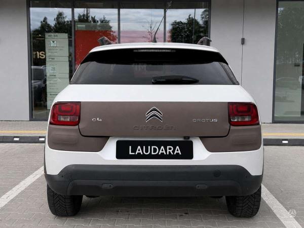 White Citroen C4 Cactus 2014 in Vilnius, with an engine capacity of 1.56 L and mileage of 247 thousand km for 6200 €, photo 4 on AUTOMOTO.COM.LV