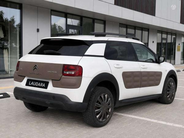 White Citroen C4 Cactus 2014 in Vilnius, with an engine capacity of 1.56 L and mileage of 247 thousand km for 6200 €, photo 5 on AUTOMOTO.COM.LV